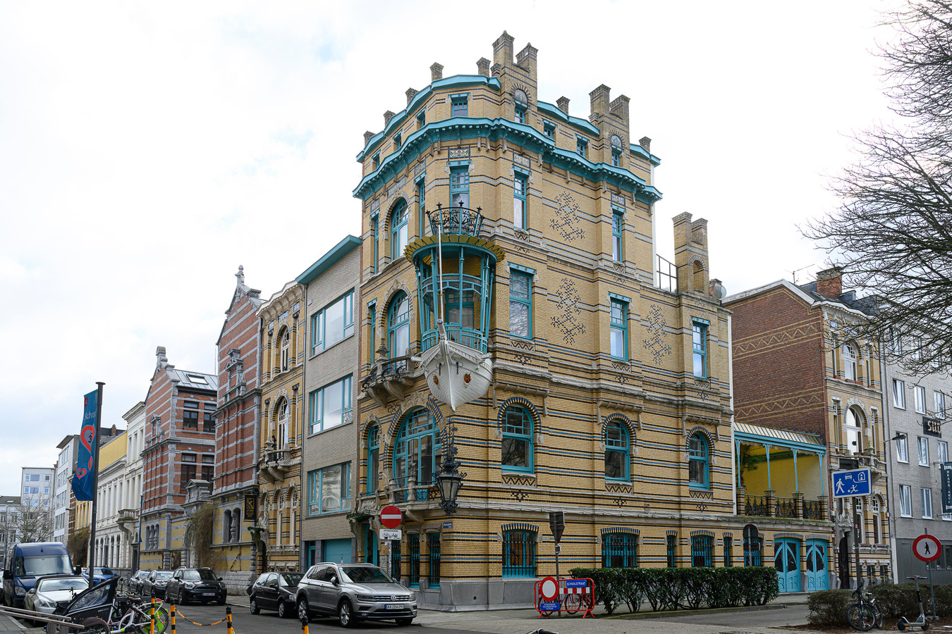 BINNENKIJKER. Een van de chicste herenhuizen van Antwerpen, de buren ...