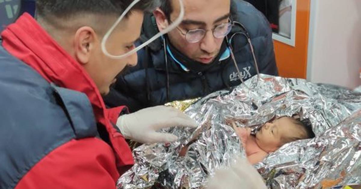 Nog altijd wondertjes: baby van tien dagen onder het puin vandaan ...