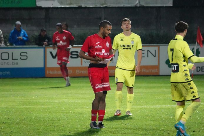 Fallou Fall mist strafschop voor Hoogstraten, dat achterblijft met drie ...