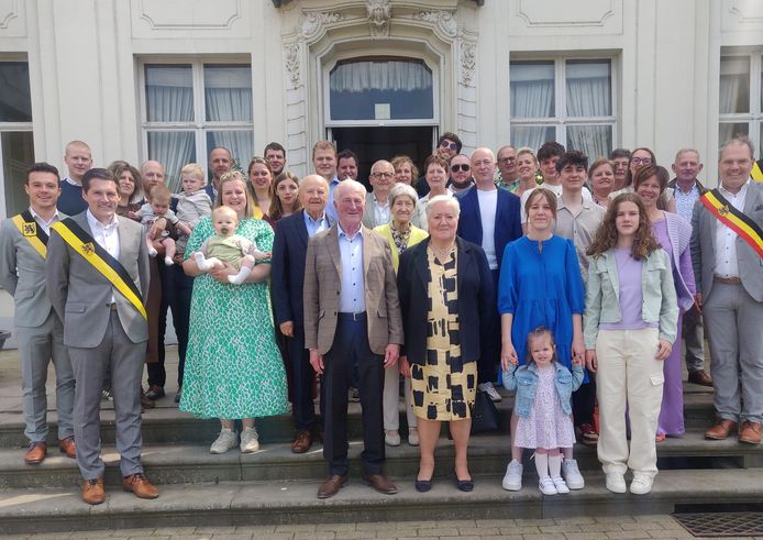 Antoine (82) en Francine (80) vieren diamanten huwelijk | Evergem | hln.be