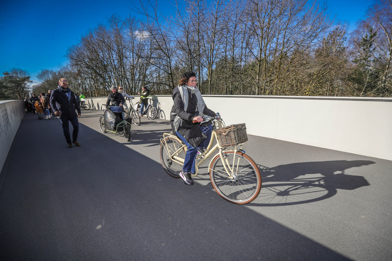Eerste fietsbrug over Noord-Zuidverbinding geopend in Houthalen ... Eerste fietsbrug over Noord-Zuidverbinding geopend in Houthalen ...
