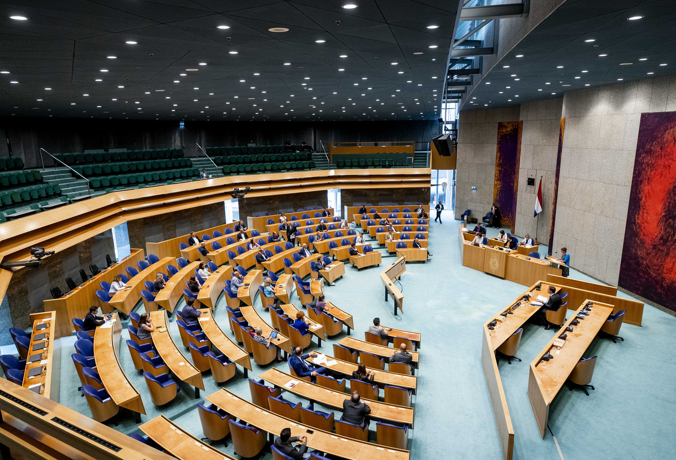 Tweede Kamer laat binnenkort voorzichtig weer bezoek toe | Foto | AD.nl