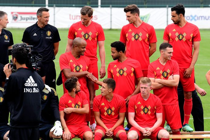 Hier is hij dan: de officiële ploegfoto van de Rode Duivels | Rode ...