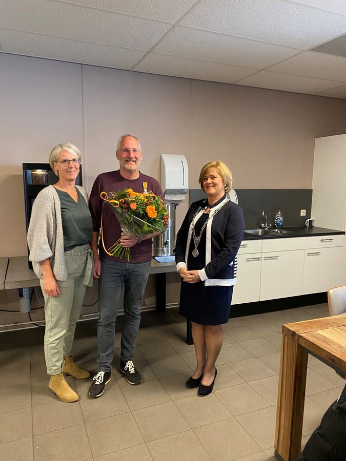 Deze zes Tholenaren ontvangen een koninklijke onderscheiding | Foto | AD.nl