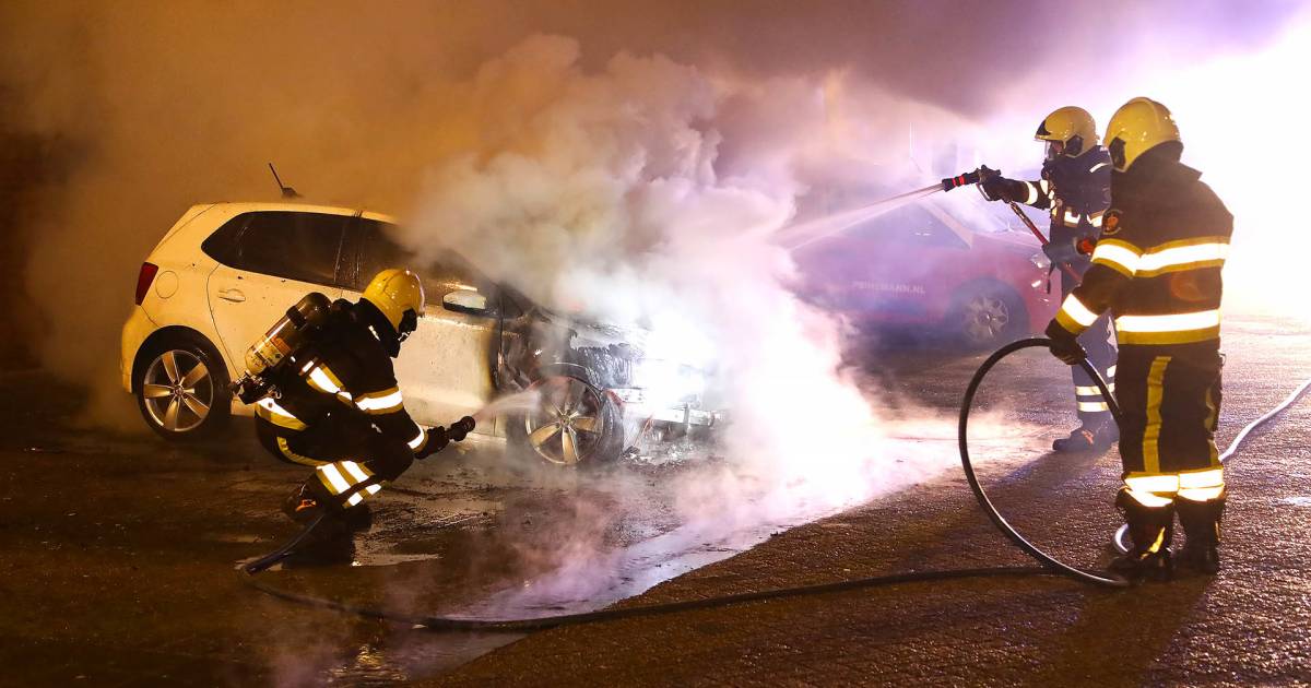 Gerichte acties? Totale willekeur? Een pyromaan? Vele autobranden ...