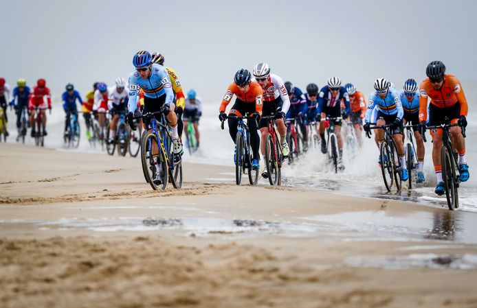 Bekijk hier de mooiste foto's van de WK veldrijden op het strand van ...