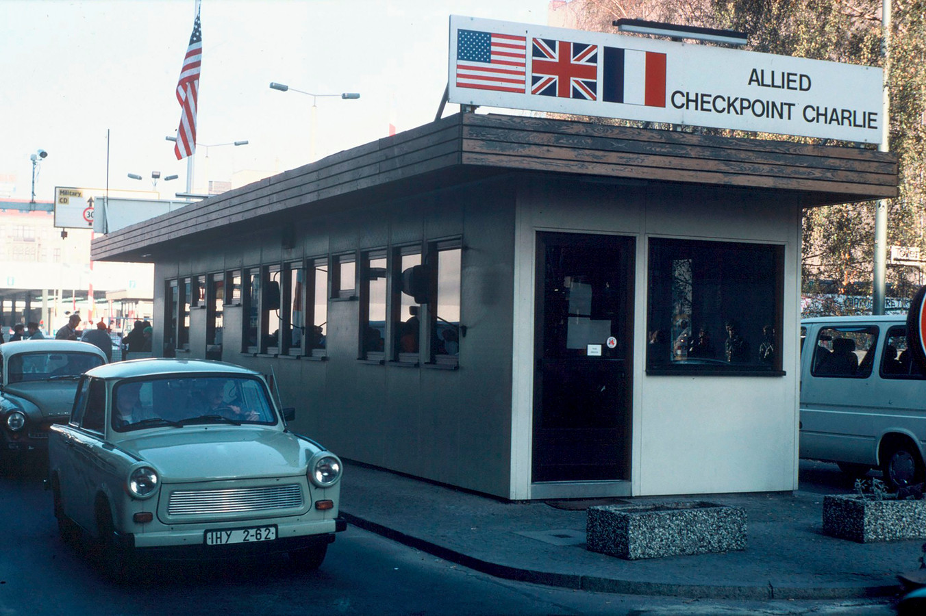 Checkpoint Charlie krijgt museum en plein | Foto | hln.be