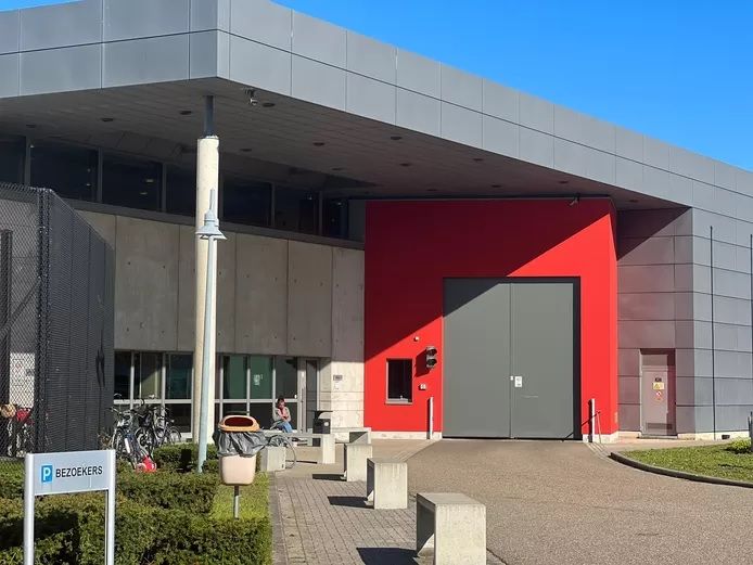 Un détenu grimpe sur le toit de la prison d'Hasselt pour protester ...