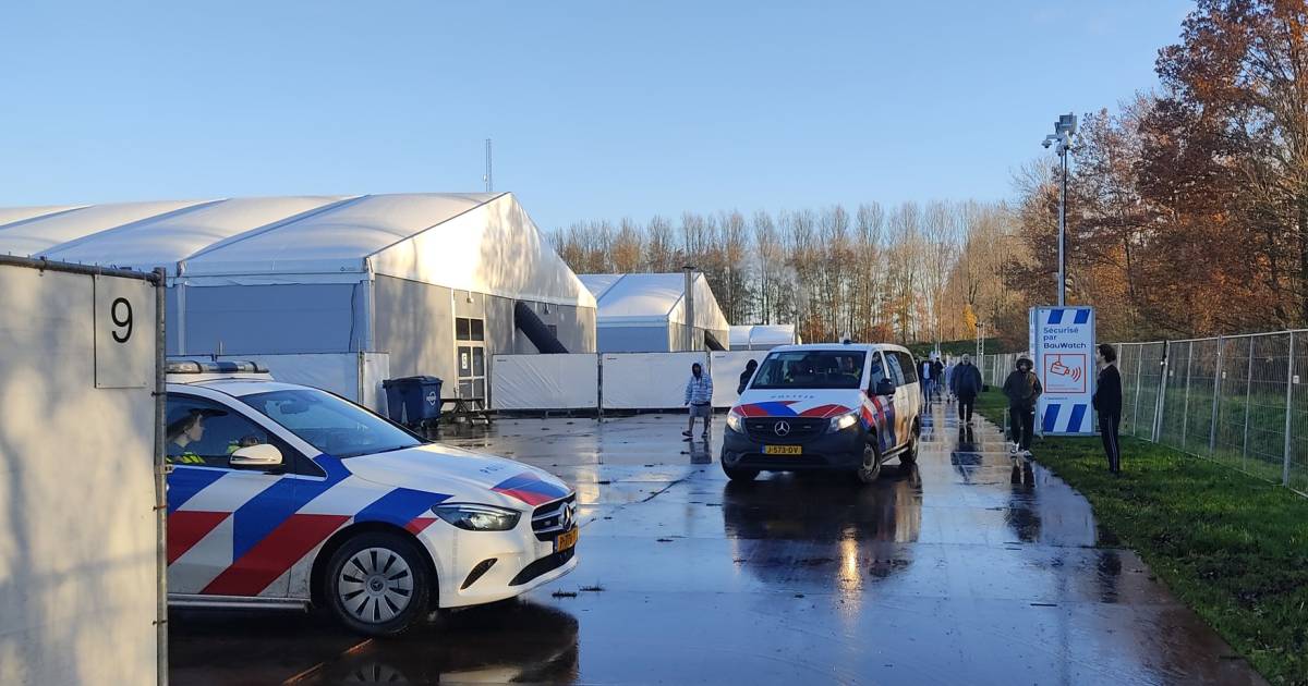 Tent op noodopvang Walibi ontruimd vanwege rookontwikkeling: ‘Nu ...