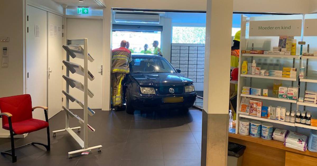 42-jarige man rijdt apotheek in Culemborg binnen: bestuurder is ...