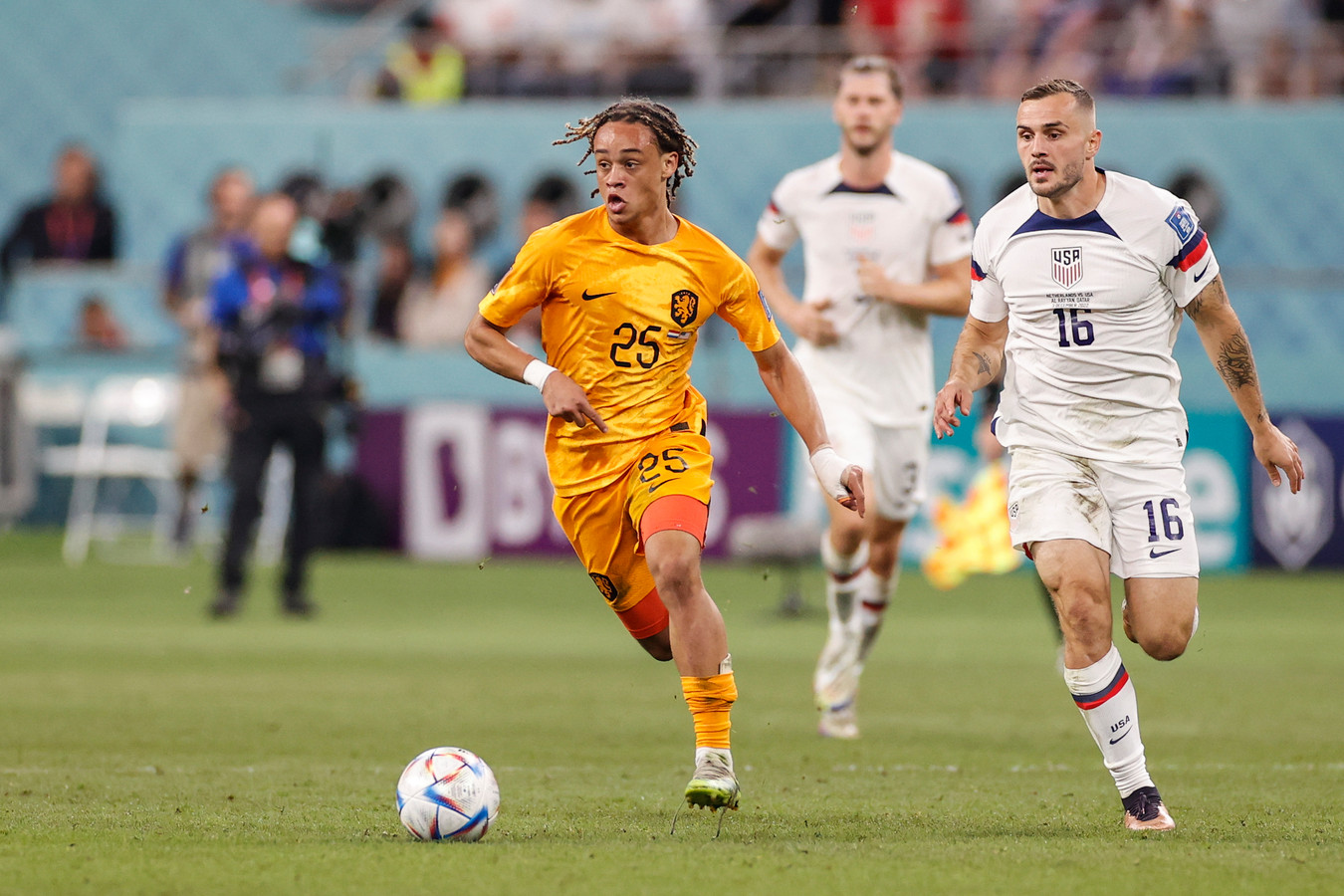 Xavi Simons debuteert als jongste Oranje-speler ooit in knock-outfase ...