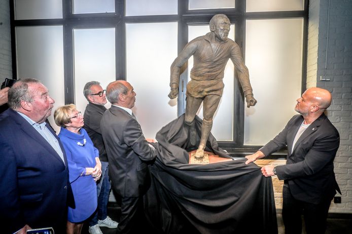 Raoul Lambert krijgt standbeeld voor zijn 80ste verjaardag: “Ik herken ...