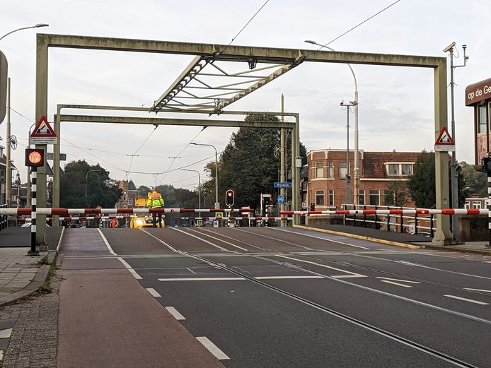 Storing bij Geestbrug in Rijswijk, al het verkeer moet omrijden ...