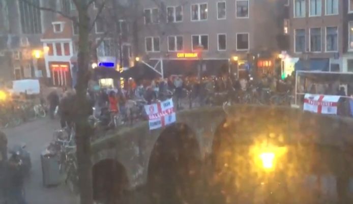 Engelse supporters aangehouden in Amsterdam | Voetbal | gelderlander.nl