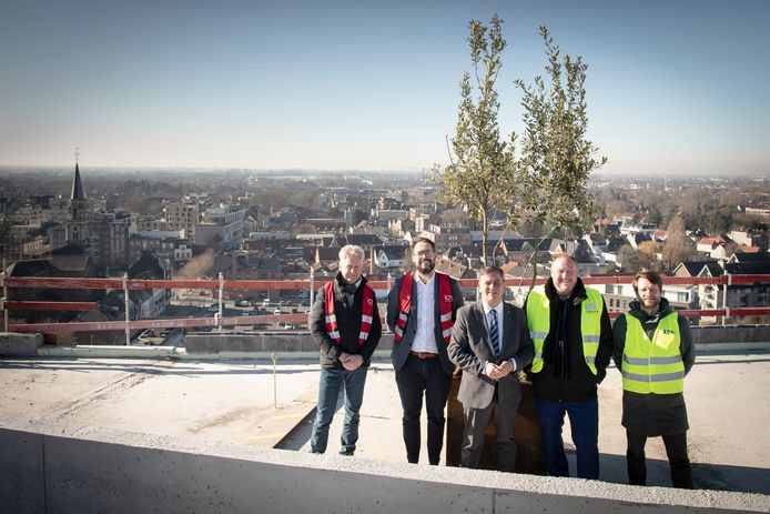 Meiboom gezet op 46,13 meter hoogte: ruwbouw Roelevard klaar, eerste ...