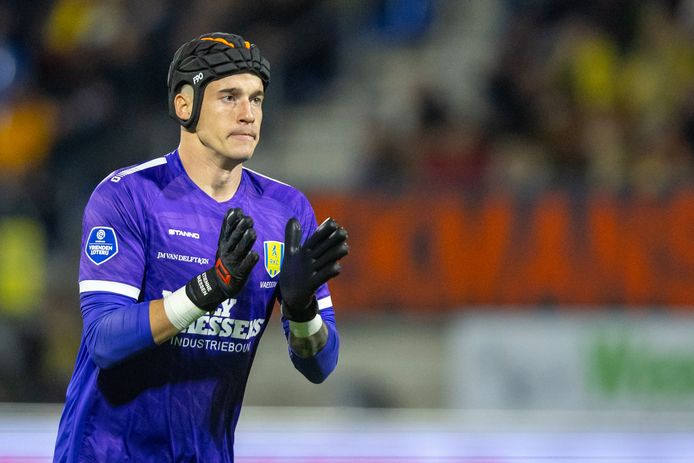 Etienne Vaessen moet van zijn vrouw mét helm keepen: ‘Dus ik heb ...