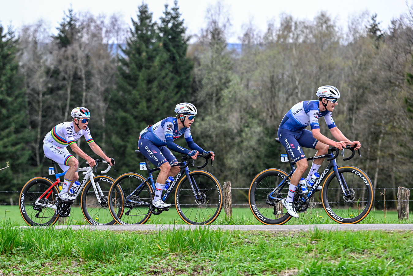 Remco Evenepoel kan nog wat langer op zijn trouwe steunpilaar rekenen ... Remco Evenepoel kan nog wat langer op zijn trouwe steunpilaar rekenen ...