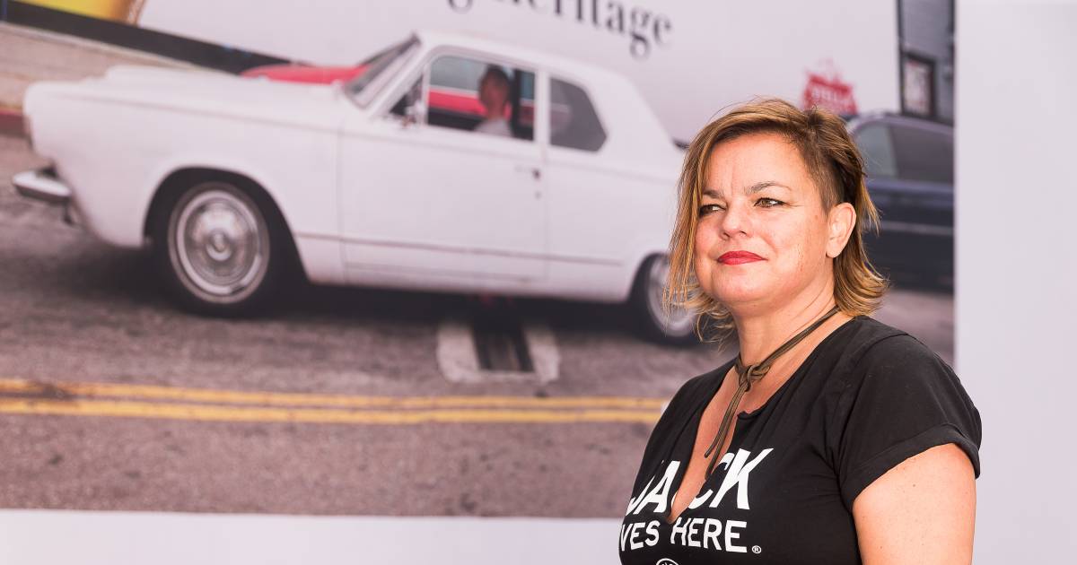 Deborah Ostrega getuigt over jarenlang psychisch partnergeweld: “Ik ...