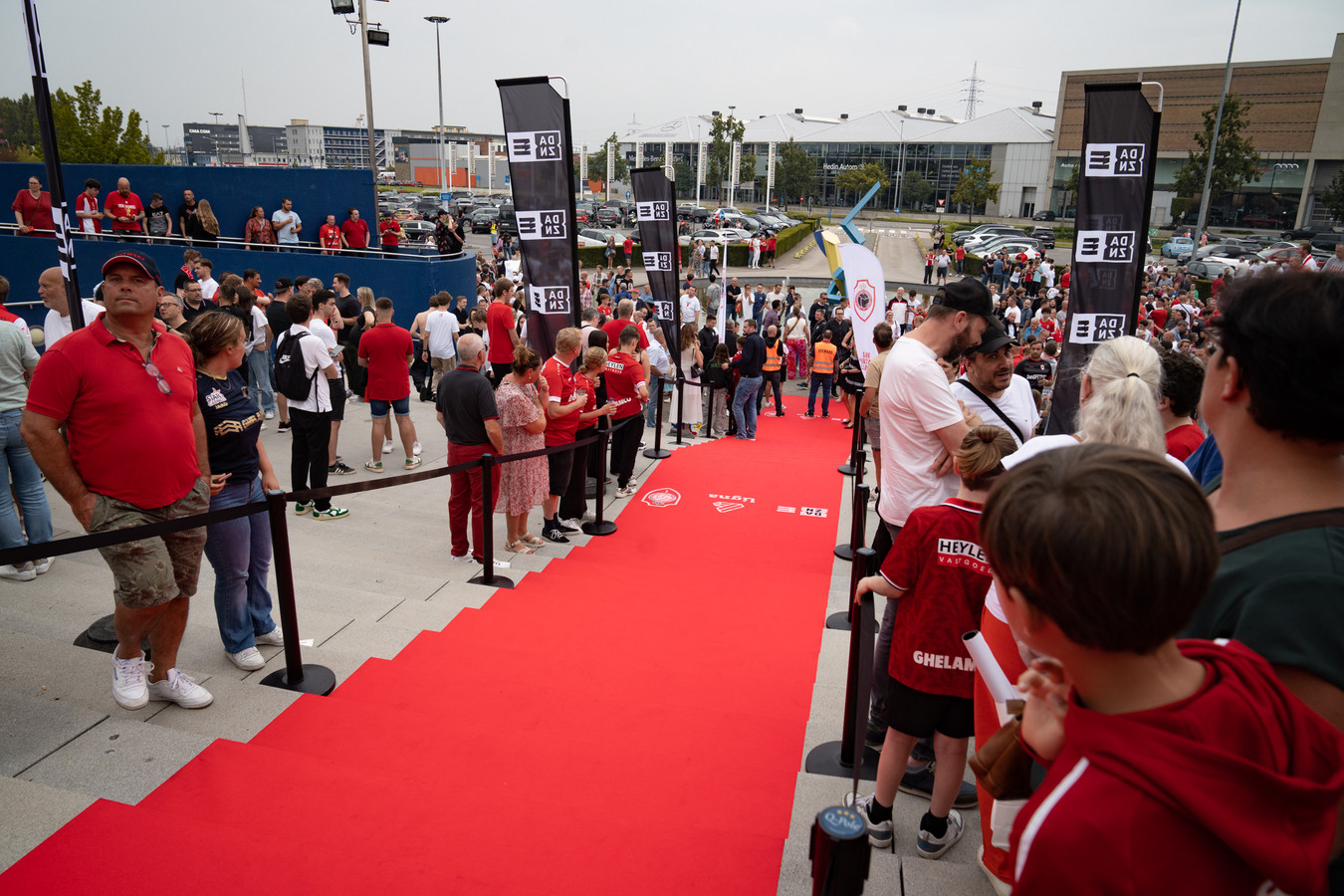 IN BEELD. Rood-witte invasie: Bosuil neemt heel Kinepolis over voor ...