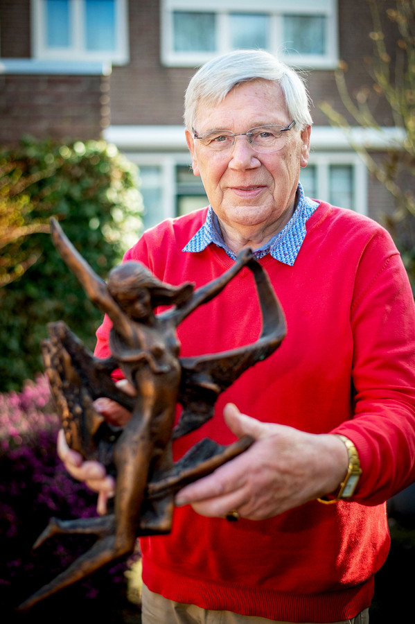 Herman kreeg vlak voor ongeluk van zijn broer een gipsen danseres van ...