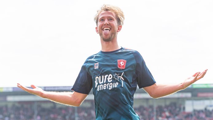 Michel Vlap mocht voor zijn wissel nog één vrije trap nemen | FC Twente | tubantia.nl