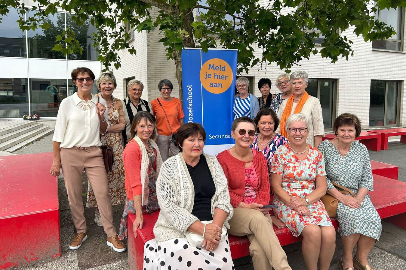 50 jaar na afstuderen bezoeken oud-leerlingen grondig getransformeerde ...