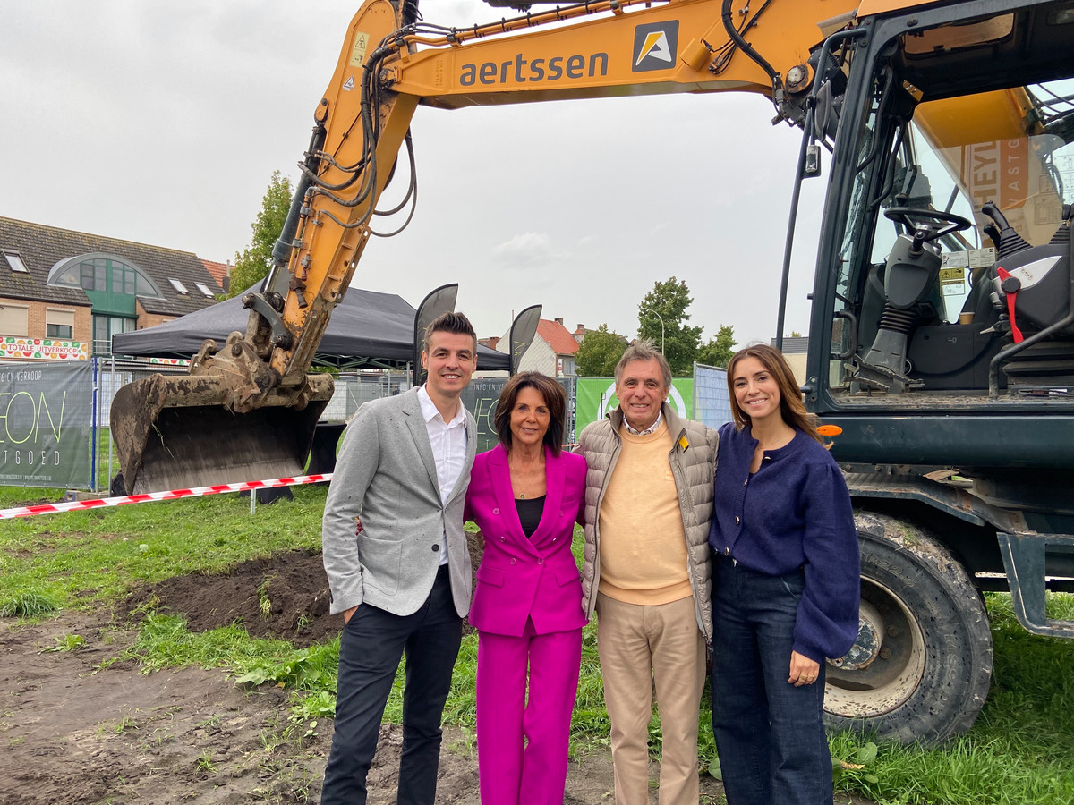 Kim Van Oncen en haar broer Tom starten bouw nieuwe Delhaize in Putte ...