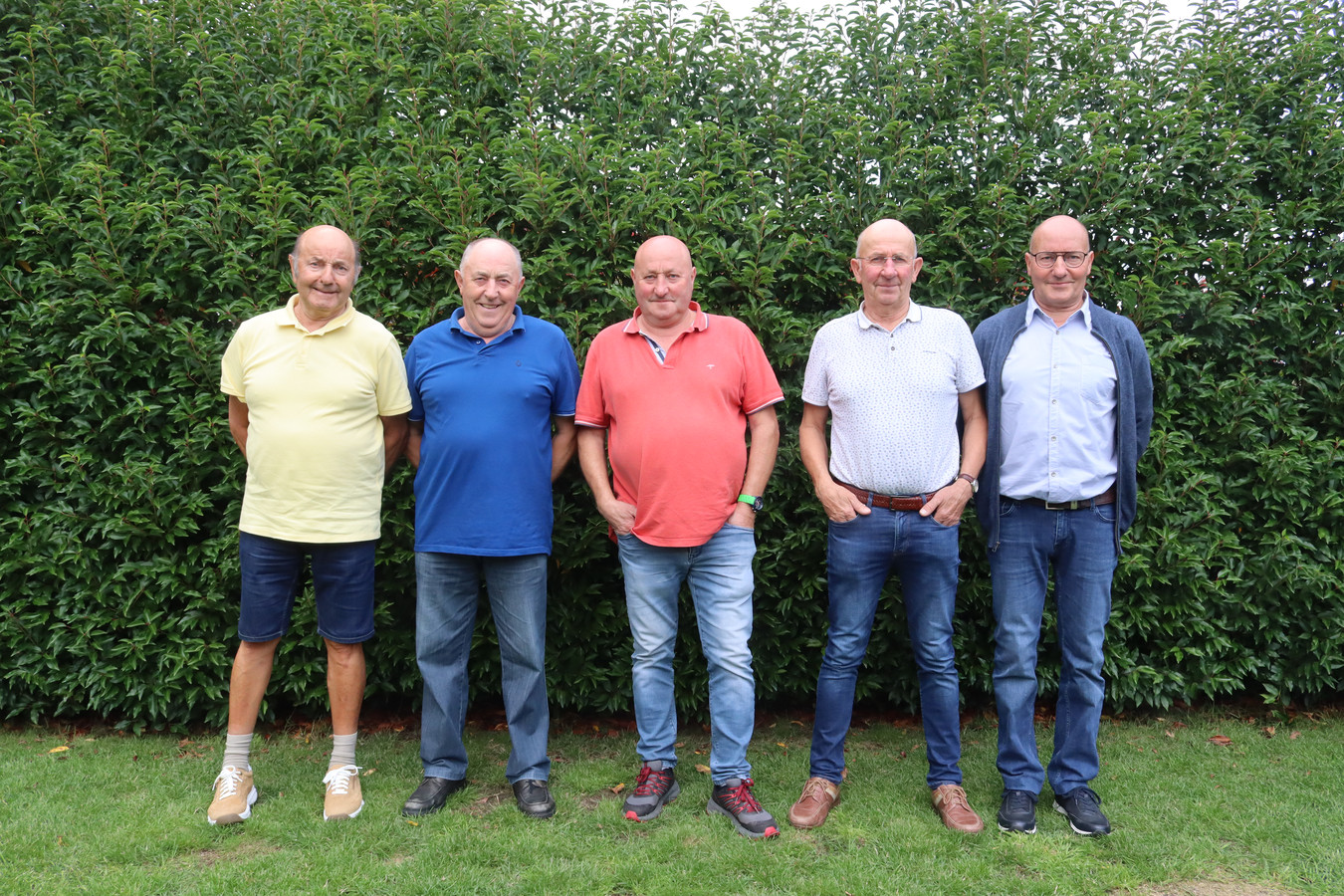 Wielerbroers eren nestor ‘Gizze’ (75) met groot verjaardagsfeest: “Ik koerste nog met Eddy ...