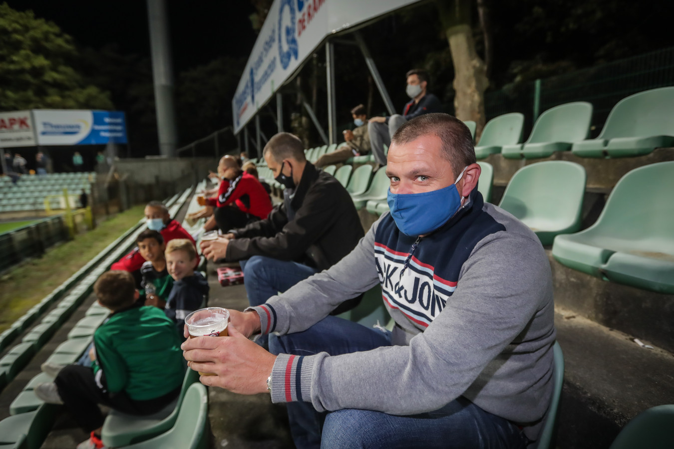 OVERZICHT. Dit weekend terug volle voetbalstadions, met en soms zelfs ...