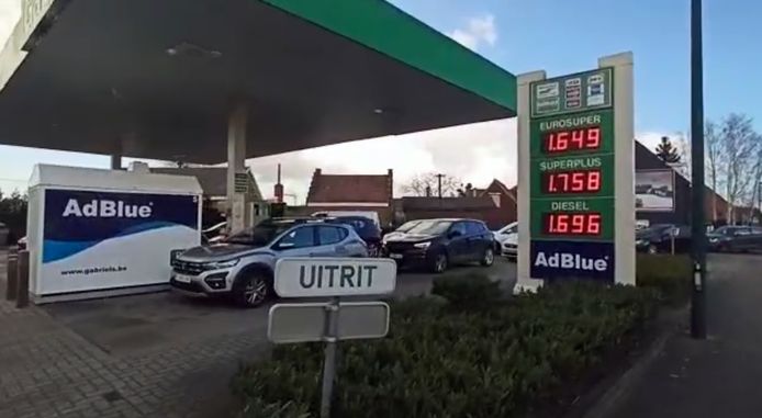 Grote drukte aan verschillende tankstations: “Nog vlug tanken voor de ...