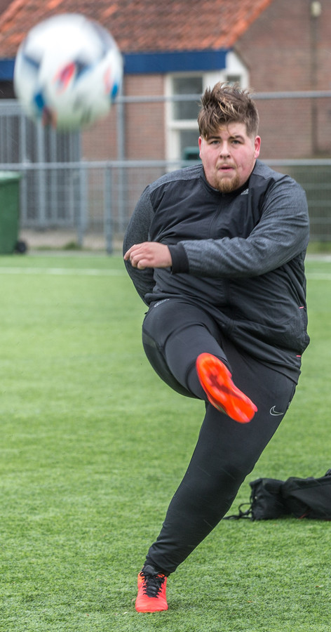'Vrijetrapkoning' Bas in een klap wereldberoemd | Foto | AD.nl