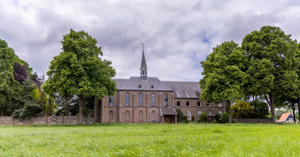 Carmelitessenklooster Zenderen in de verkoop, maar Borne wil het niet ...