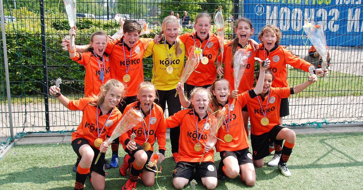 Meiden vv De Meern verslaan de jongens en zijn kampioen! | Utrecht | AD.nl
