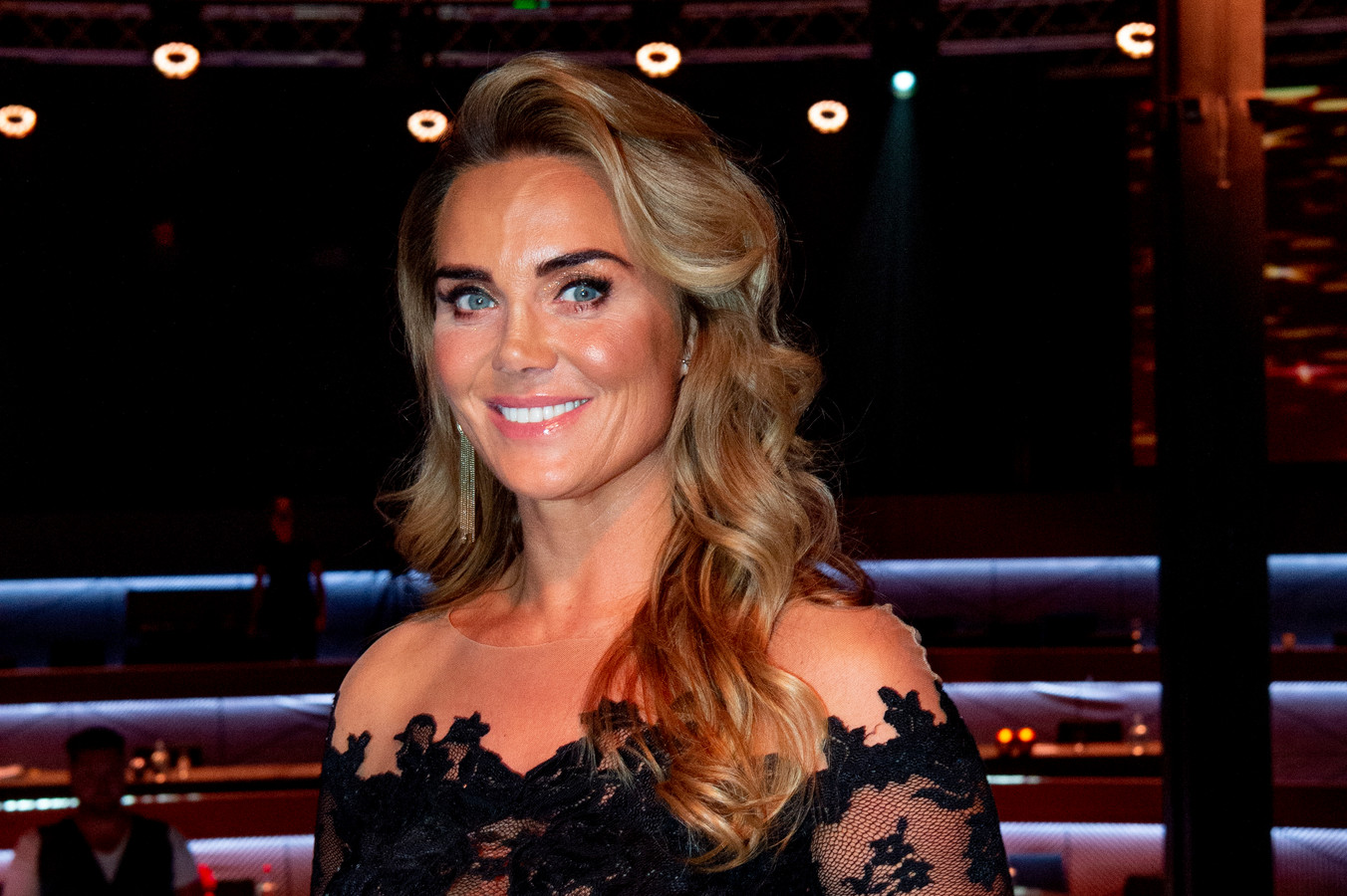 Monique Westenberg laat speciale traplift plaatsen in villa voor hond ...