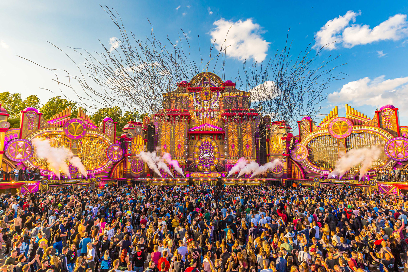 Erp strikt DJ Tiësto voor 7th Sunday Festival | Foto | gelderlander.nl