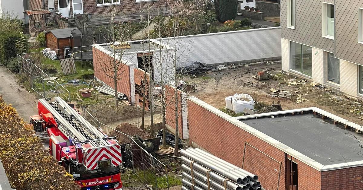 Dakwerkers kunnen zelf beginnende dakbrand blussen, brandweer houdt ...