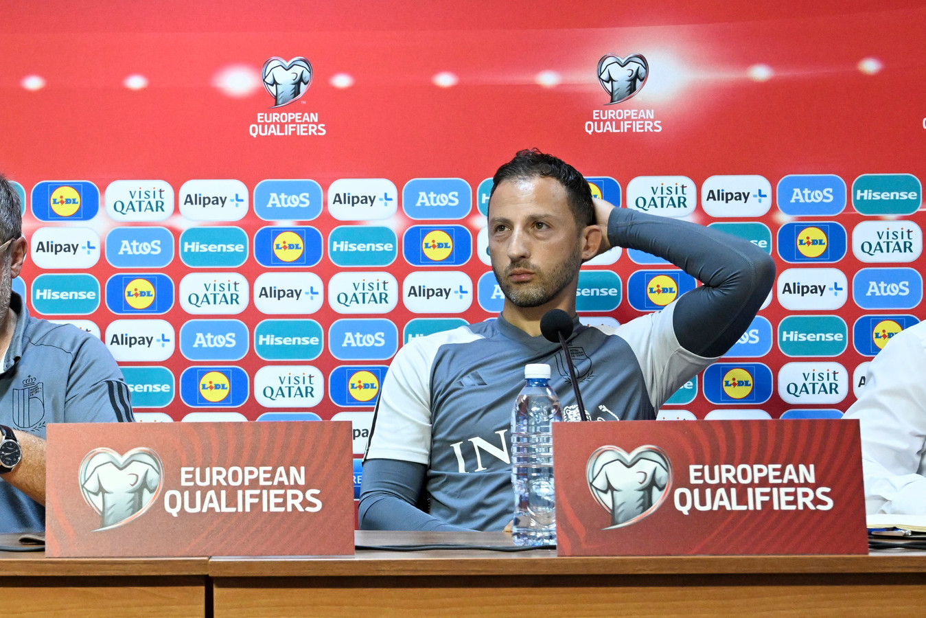 “Sire, er zijn geen ‘nummers 10’ meer”: in Bakoe rijst een toekomst ...