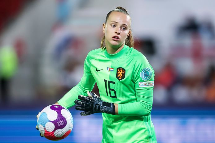 Droom komt uit voor Daphne van Domselaar: FC Twente-keepster gaat aan ...