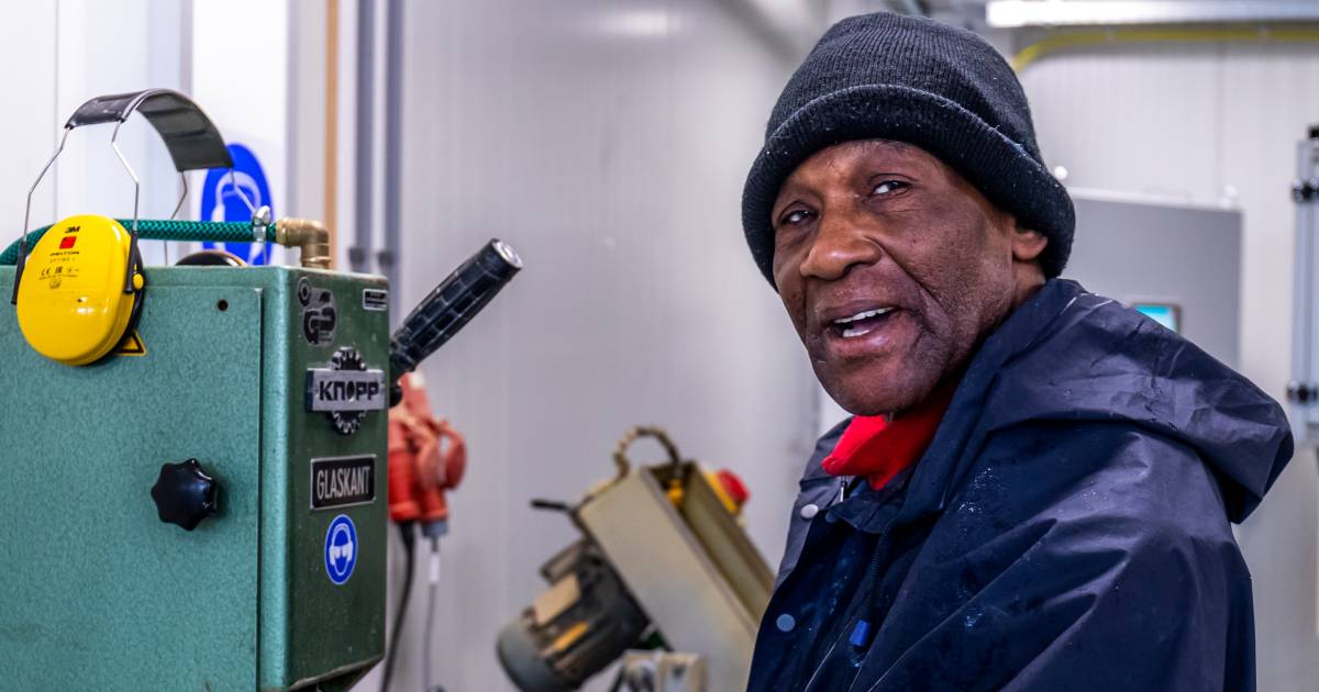 Utrechtse George (65) moet Nederland verlaten, maar weigert vliegticket ...