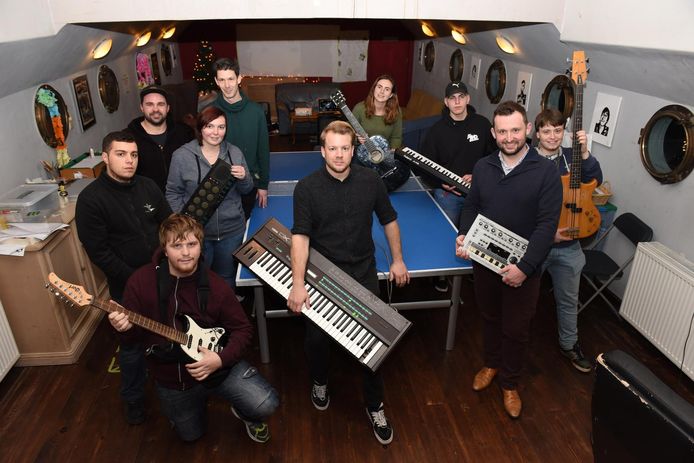 Goose-drummer geeft jongeren muziekles | Kortrijk | hln.be