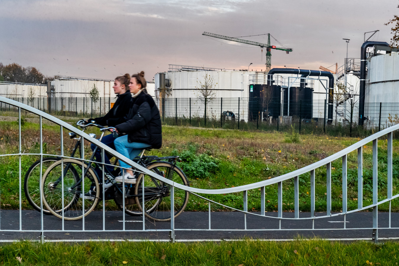 Hoe de temperatuur van water uit riool of kanaal huizen door de hele ... Hoe de temperatuur van water uit riool of kanaal huizen door de hele ...