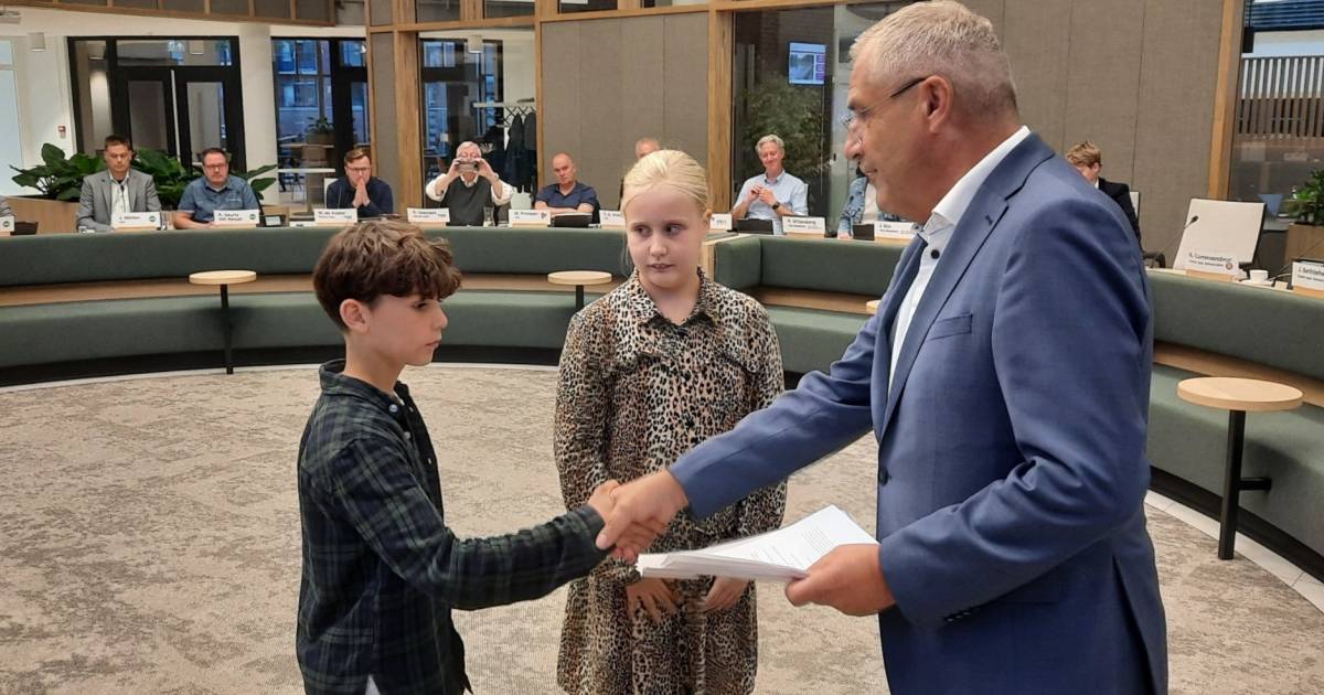 Sofie (9) en Julian (10) krijgen politici enthousiast voor een ...