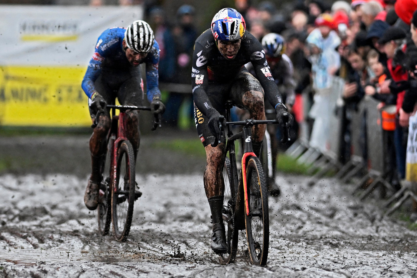 Opnieuw onsportieve supporters verwacht in thuismatch Van Aert tegen ...