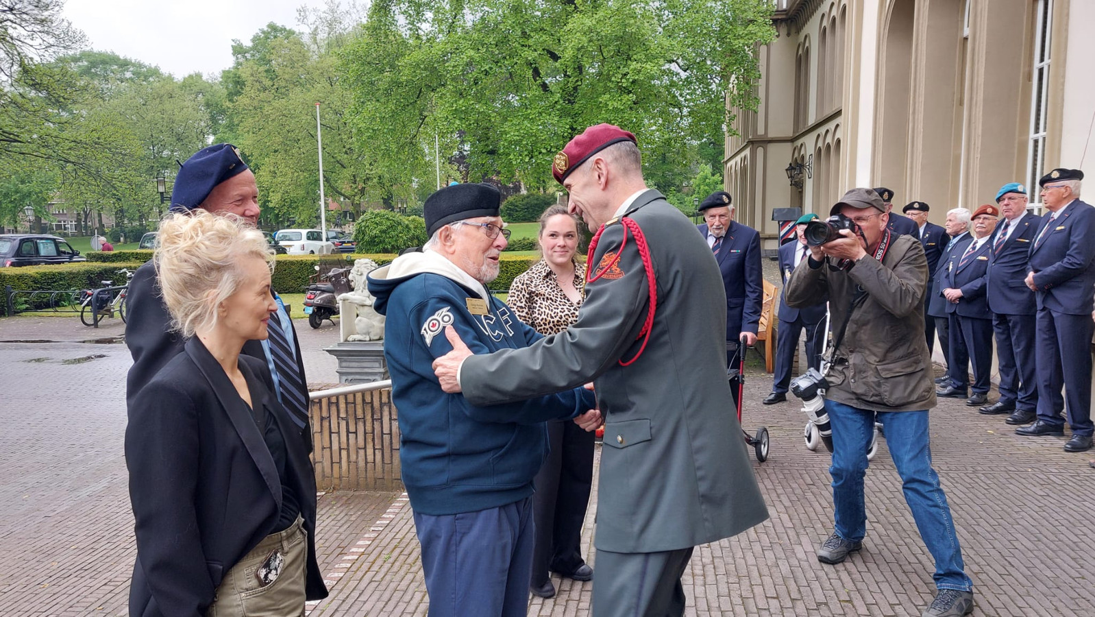 Voor het eerst terug in Nederland, voor het eerst sinds 1945 in een ...