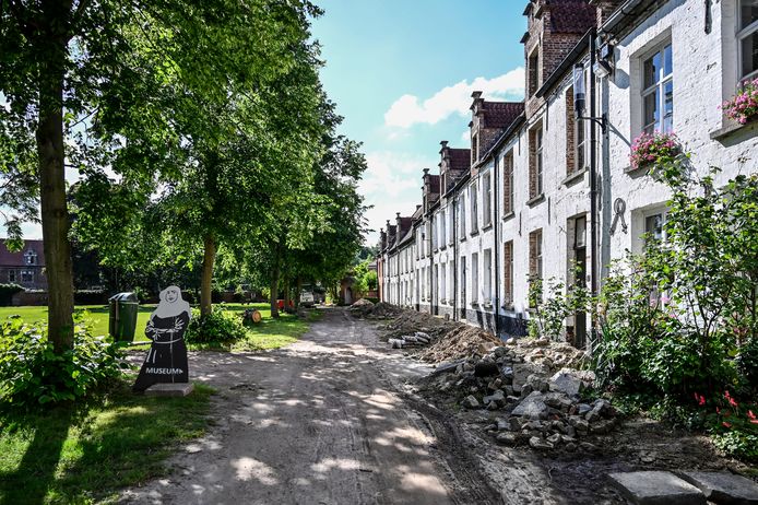 Begijnhof (Unesco Werelderfgoed): van toeristische parel tot regelrecht ...