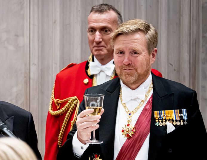 Prinses Amalia staat voor eerste staatsbanket: aan deze strikte ...