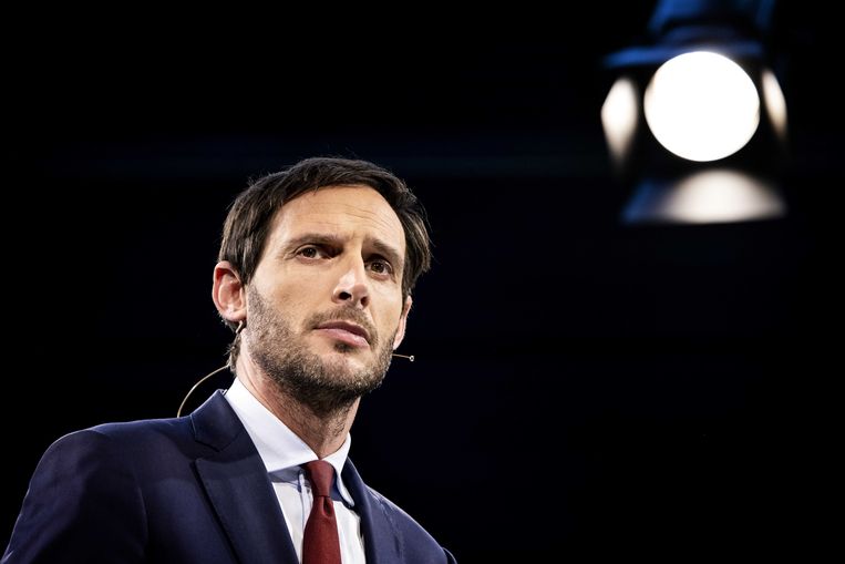 Wopke Hoekstra maakt zich zorgen over Nederland. ‘Het wordt grimmig’