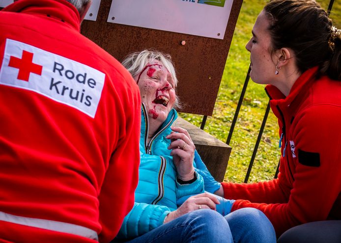 ‘Grootschalige bijstandsoefening’ van het Rode Kruis in Hertme ...