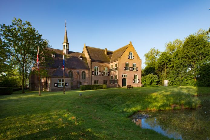 Klooster Bethlehem in de etalage: feestlocatie Haren te koop voor 4,25 miljoen | Oss | bd.nl