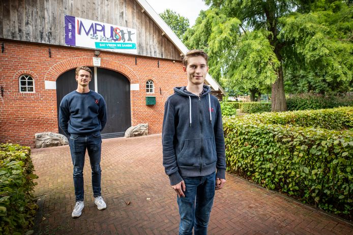 Een kampvuur, smokkeltocht én slaapavond: Oldenzaalse jongeren ...